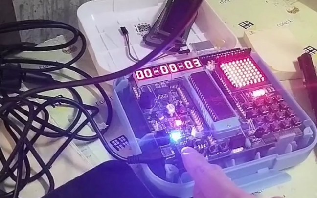 某大一学生的实验室考核,基于51单片机的简单开发