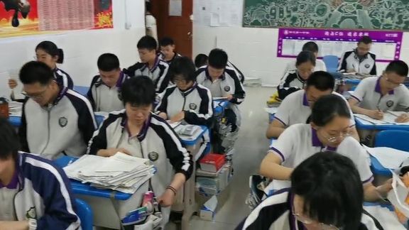 衡中课间,你专注的样子感动天,感动地…