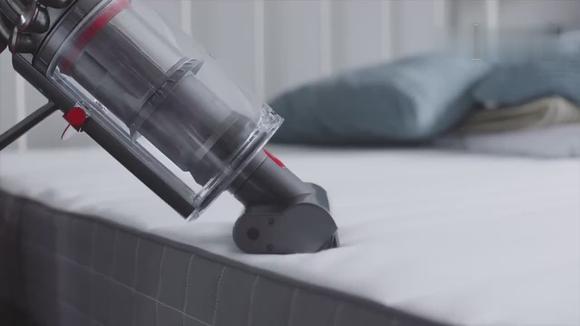 戴森在国法发布新一代手持无线吸尘器,搁国内估计得抢购!