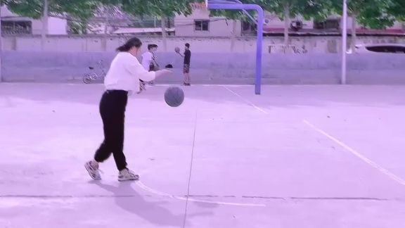 第一次学投篮没有一个动作是正确的[捂脸]#篮球ߏ