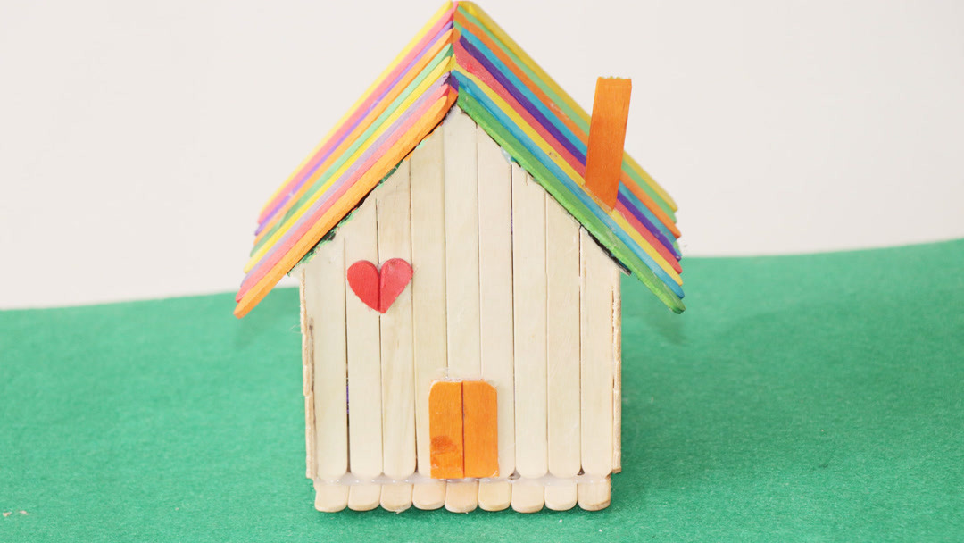 用一些冰棒棍,手工制作一个漂亮的小房子,简单又好看