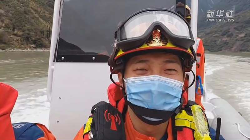 泸定地震:72小时争分夺秒救援实录