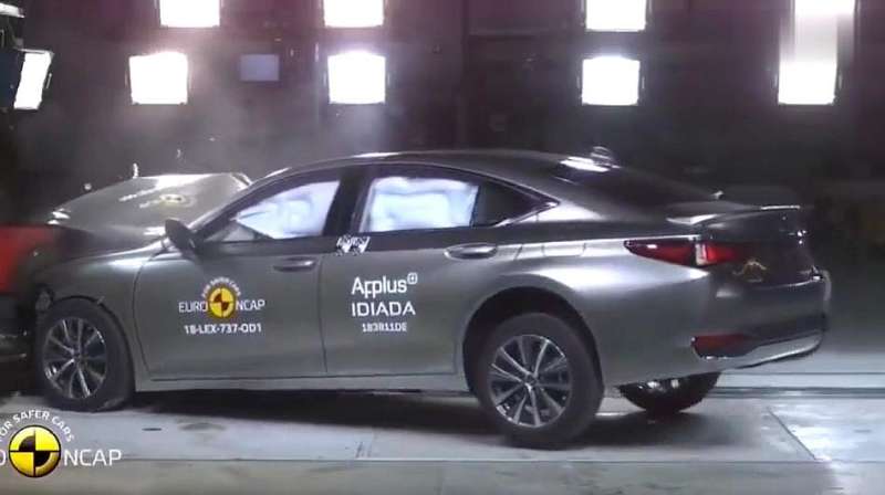 2020款雷克萨斯es碰撞测试视频,看完买不买自己决定!