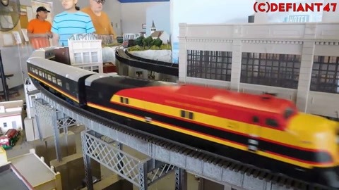 儿童玩具-汽车模型在轨道上运行!2