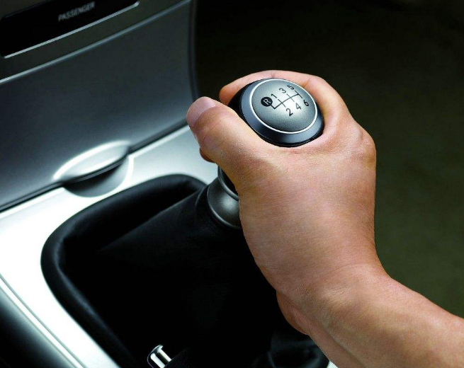 手动挡车一二挡换挡顿挫,老技工精准分析,这1个地方要解决