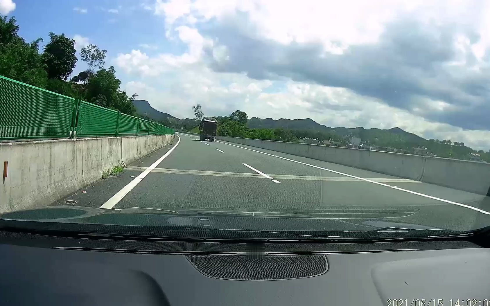 关于 科鲁泽RS UP主是用什么品牌行车记录仪系列视频