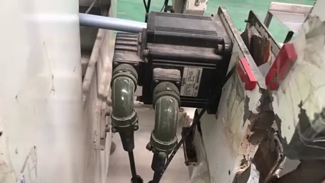 用伺服驱动器和伺服电机,做成的切割机!切割水管速度快,力量大