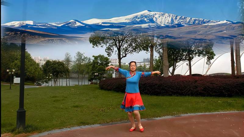 经典藏族舞蹈《洗衣歌》热情洋溢、动感十足!歌声悠扬经久不衰!