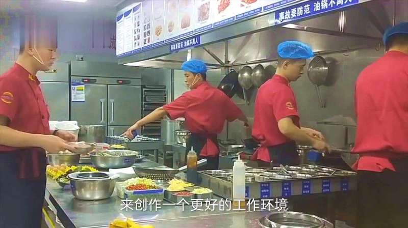 不再拒绝闲人免进!4D厨房欢迎参观后厨