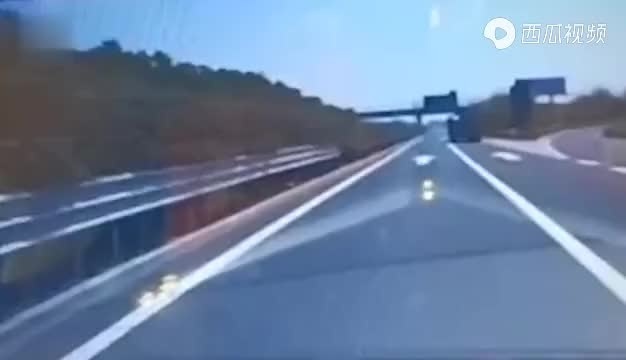 鹤大高速掉头逆行驾驶员已被处罚:扣12分,罚款200元!