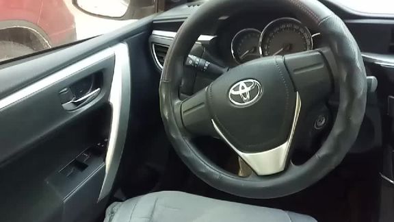 卡罗拉的仪表盘简约大气,看着舒服