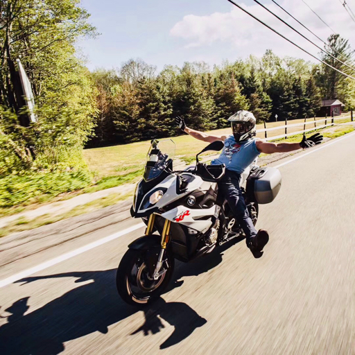 喝喜茶的夏洛特 