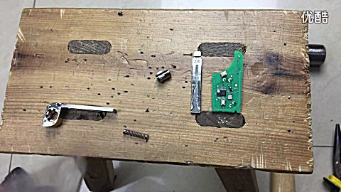 现代起亚折叠钥匙拆装,注意黑色防盗芯片别扔了