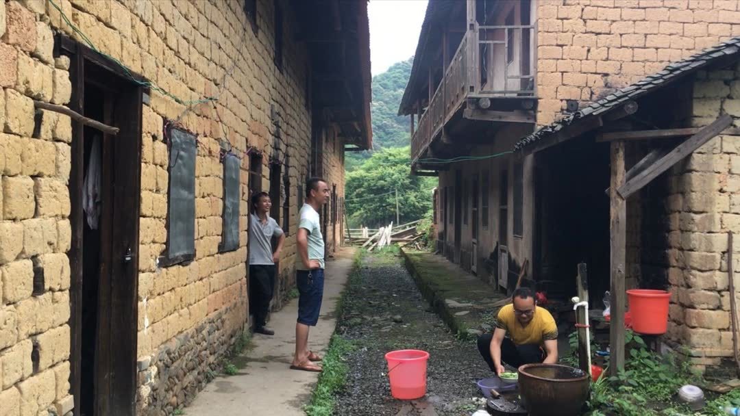 实拍真正的农村生活,有多少人记得这种生活方式?住过的人都老了