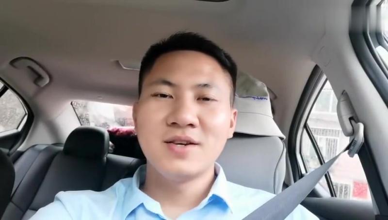 14代轩逸吐槽比较多的两个功能,基本上车都是一按一踩这个动作!