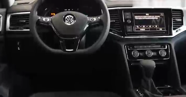 大众途昂车内功能演示,设计平庸不平凡,看得见的豪华