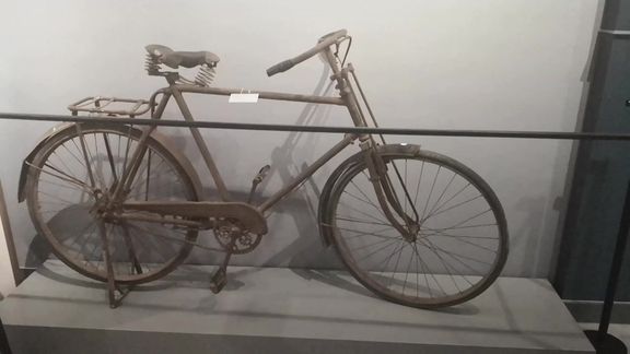 博物馆馆藏的一辆自行车,据说是我们当地最早的一辆车