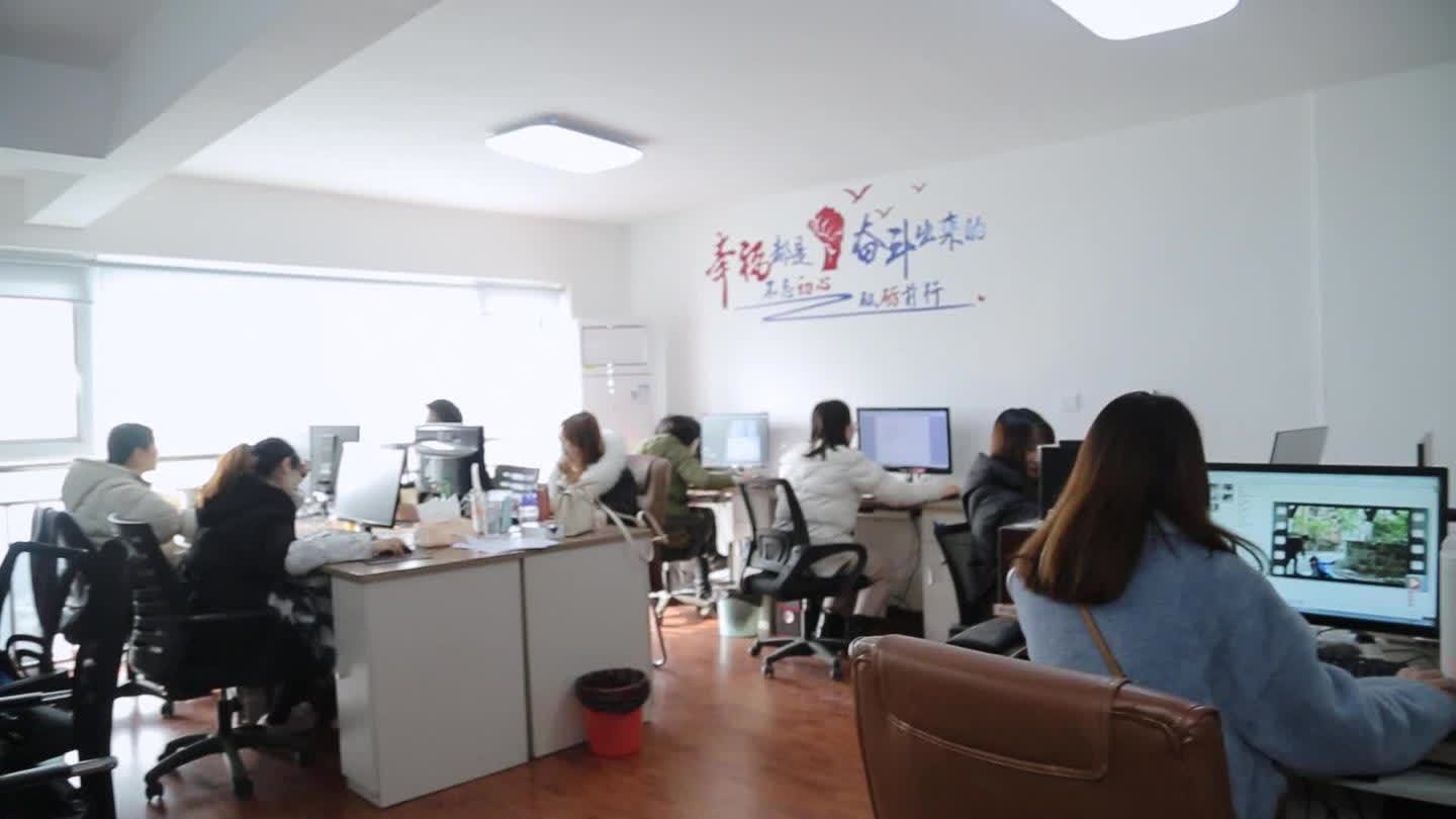 年度优秀员工将获得丰厚大奖,办公室成了无硝烟的战场!