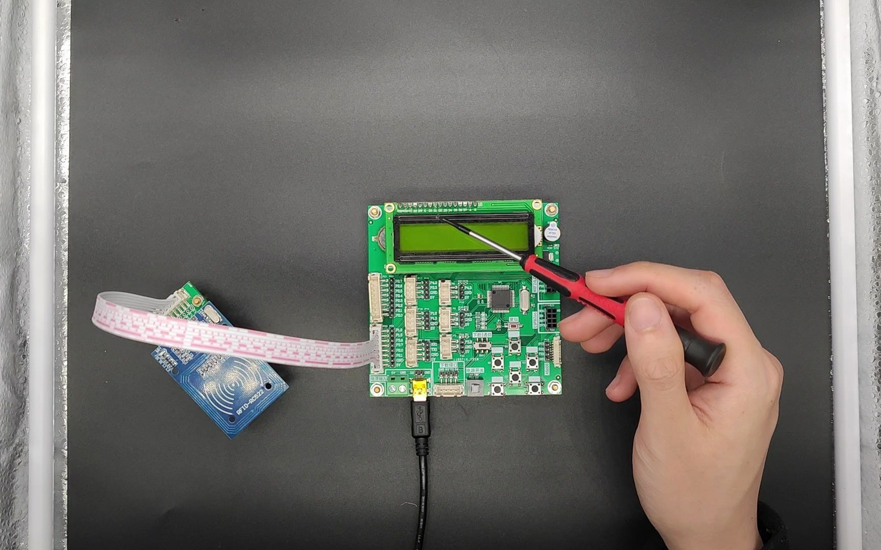 0040_基于51单片机的RFID停车刷卡计时收费系统_多功能板