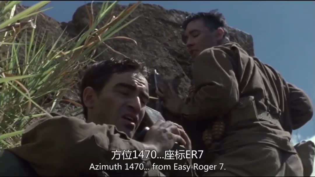 日军山顶筑碉堡据守,美军仰攻欲夺之,战斗激烈双方都杀红了眼。