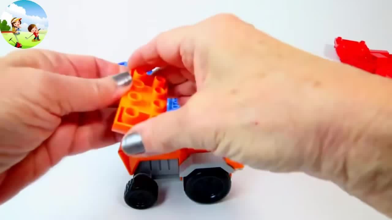 拼搭4辆积木卡车学习颜色和计数,益智玩具