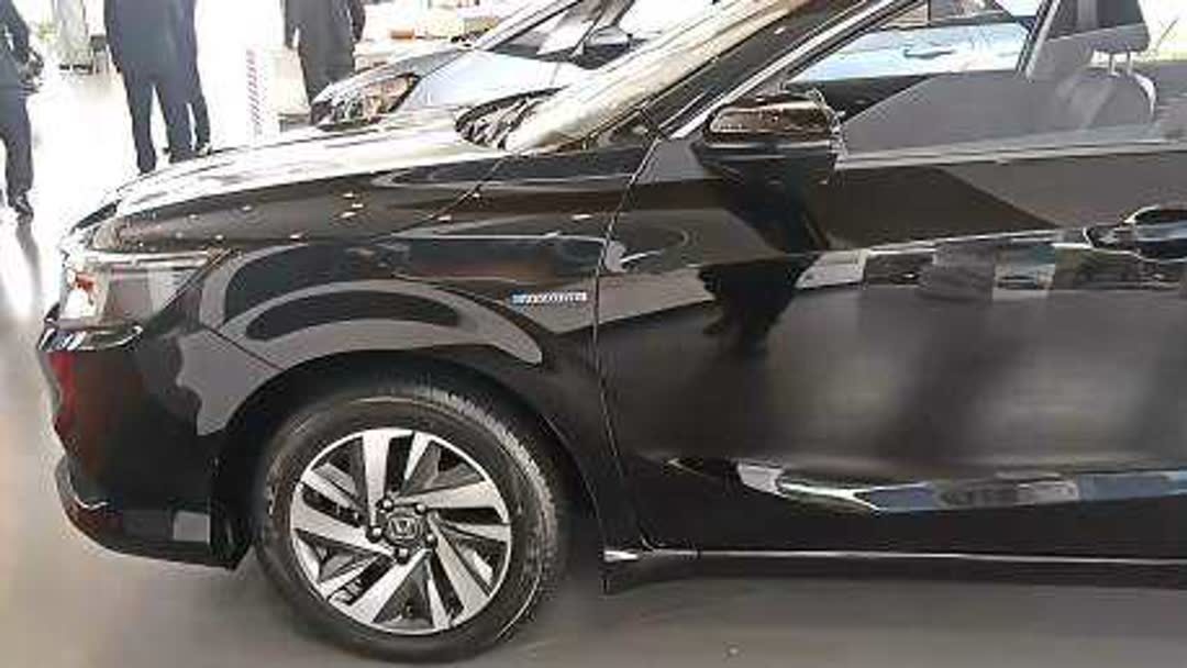 到店体验混动版凌派,按键式的换挡,空间真的大