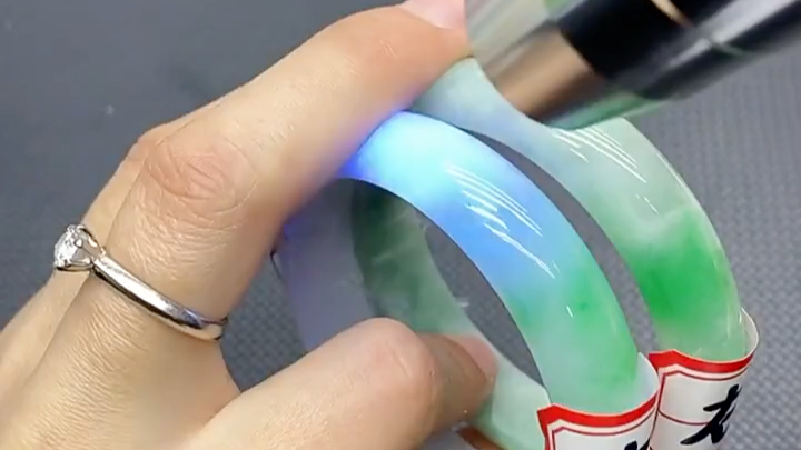 翡翠手镯怎么鉴定真假