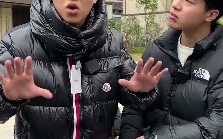 ...蒙口三色织带遇到了北面校服,结局打起来了北面冲锋衣 北面羽绒服 ...