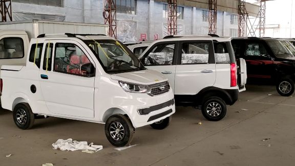 能拉货能载人的小皮卡,油电两用可以边走边充电,两门四座