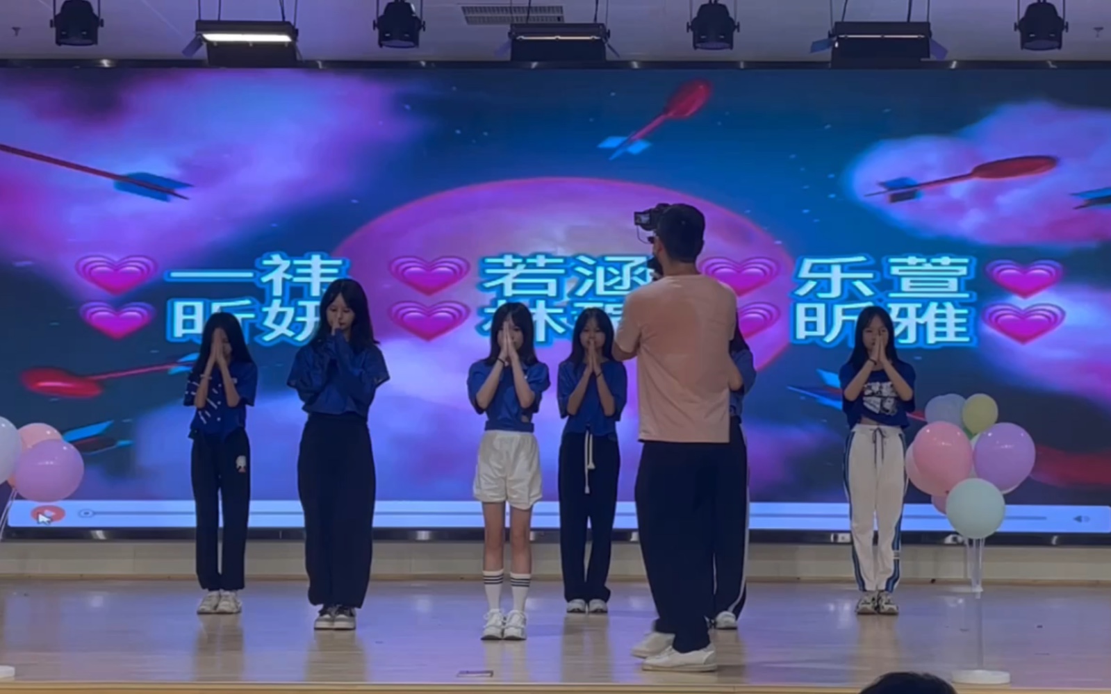 小学生毕业晚会表演LOVE DIVE直拍