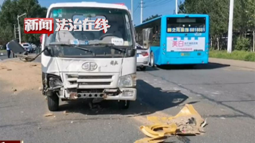 卡车撞上电动车 骑车女子被送医