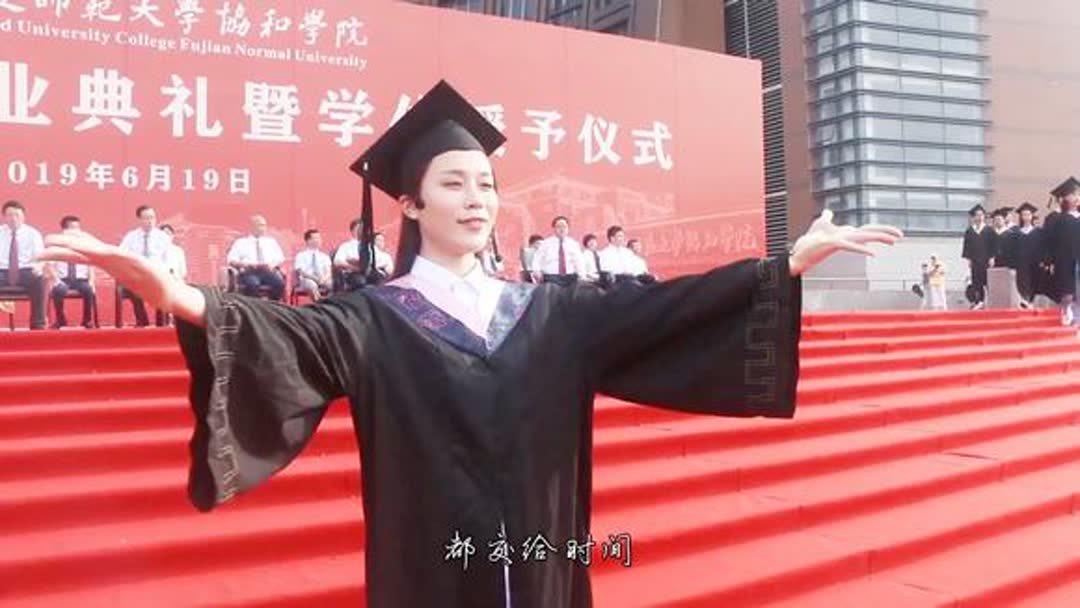 大学毕业典礼,同学快闪合唱网红神曲《我的梦》感动全场,致青春