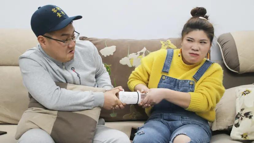 老婆要喝敌敌畏,没想到老公太逗了,看完笑的肚子疼