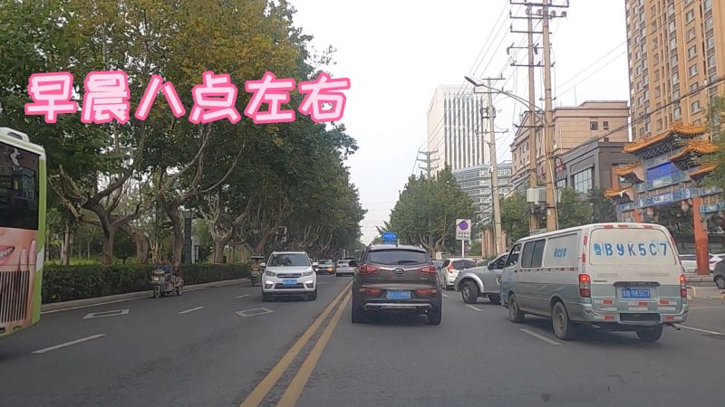 城市交通拥堵严重跟一些人的素质低下有很大关系!来看!