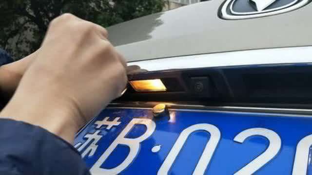 换新车后需要重新更换车牌吗?老司机:换了你就知道后悔了!