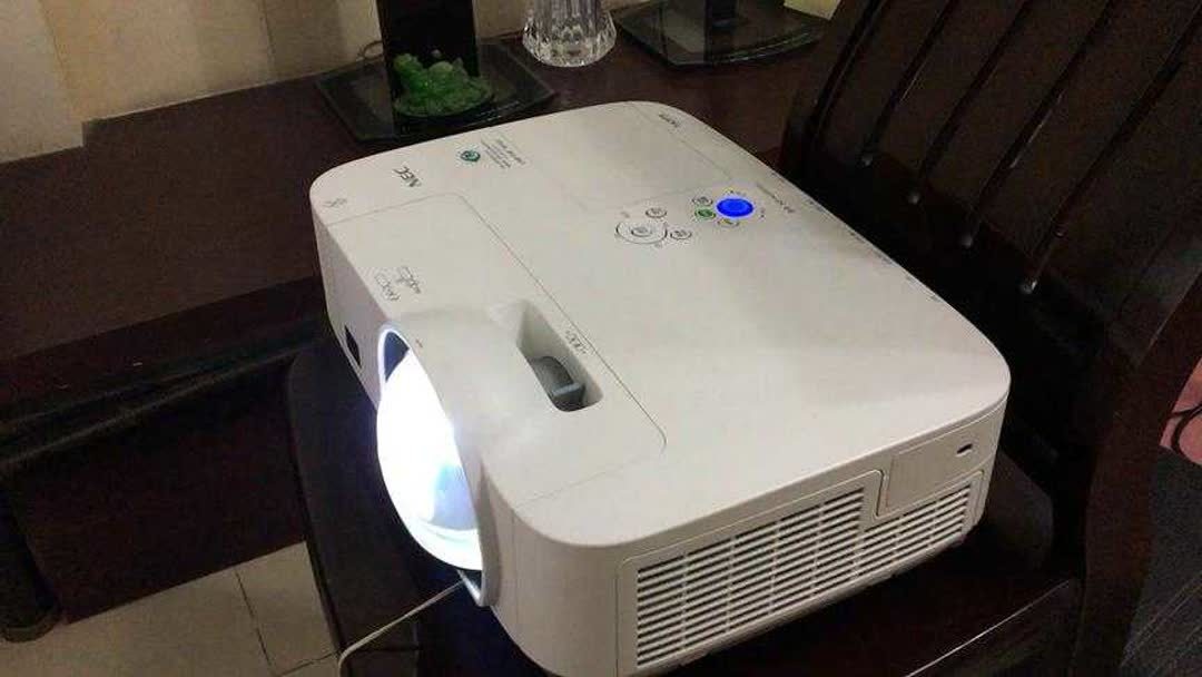 带高清接口NEC短焦M300XS+投影仪投影机 灯泡使用了600小时