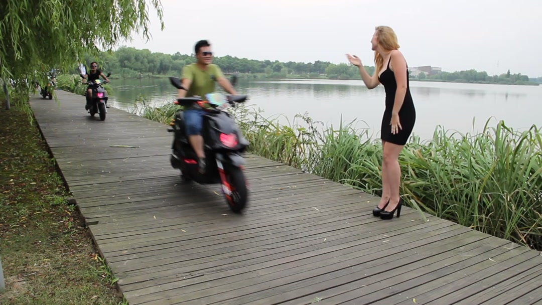 雅澜格尔 电摩 电动车 踏板车 电瓶车 酷车 城市铁男路虎