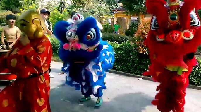小孩子们的舞狮表演,你注意到1分30秒时了吗?来搞笑的吗?