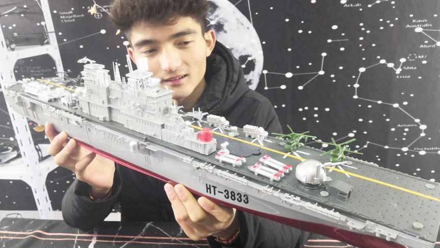 拆箱试玩美国黄蜂号攻击舰模型,航行20分钟螺旋桨就坏了,真坑