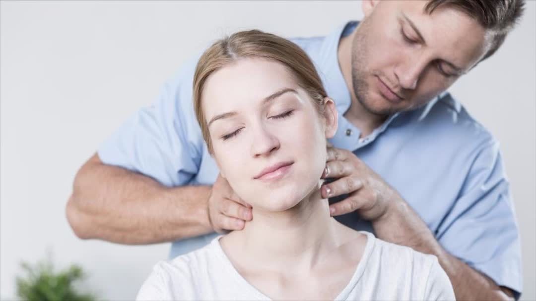 睡觉不爱枕枕头?生活中忽视这4点,颈椎病越来越严重