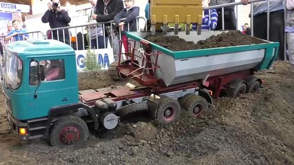 国外RC模型卡车,一辆价值数万,都可以买辆小车了