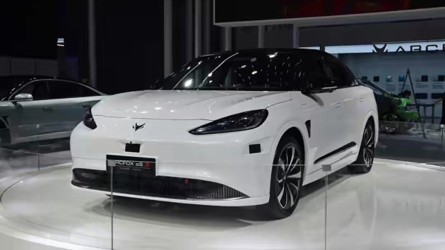 极狐阿尔法S华为HI版批量下线,搭载鸿蒙OS,年底完成1000台交付