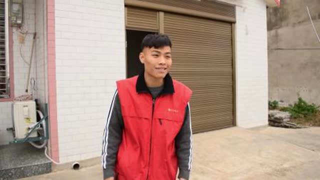 搞笑:村里组织联欢晚会,两二货兄弟编排节目