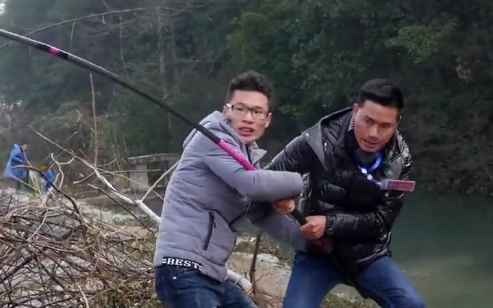 钓鱼模拟器 这钓鱼就像拔河一样,太刺激了