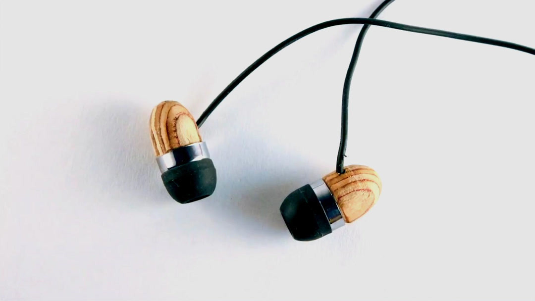 几百块的木制耳机,老外自己都能做出来,塞耳朵里不难受?