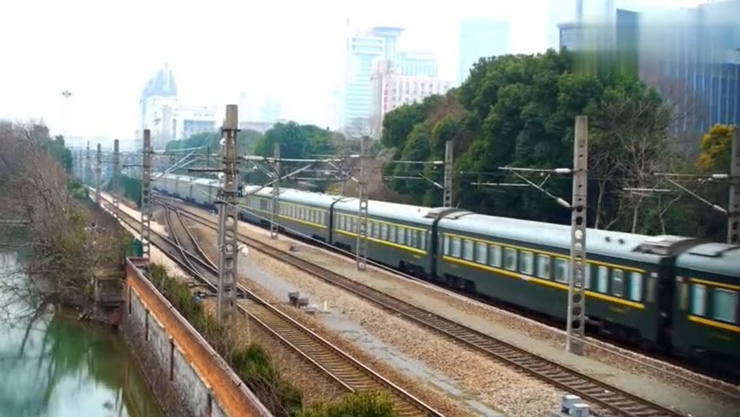 全程1600公里中途只停5站Z86次列车驶出杭州站开往西安