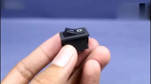 纯手工制作能在木头上刻字的小工具,动手能力真强悍!