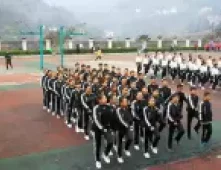 中学生队列训练