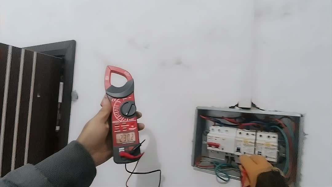 漏电保护器出现漏电状态,按实验开关推不上,居然不是线路问题