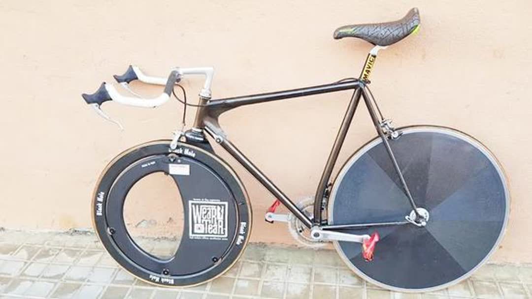 网上有一个售价15000美元的自行车,全贵到前叉……不!是前轮上